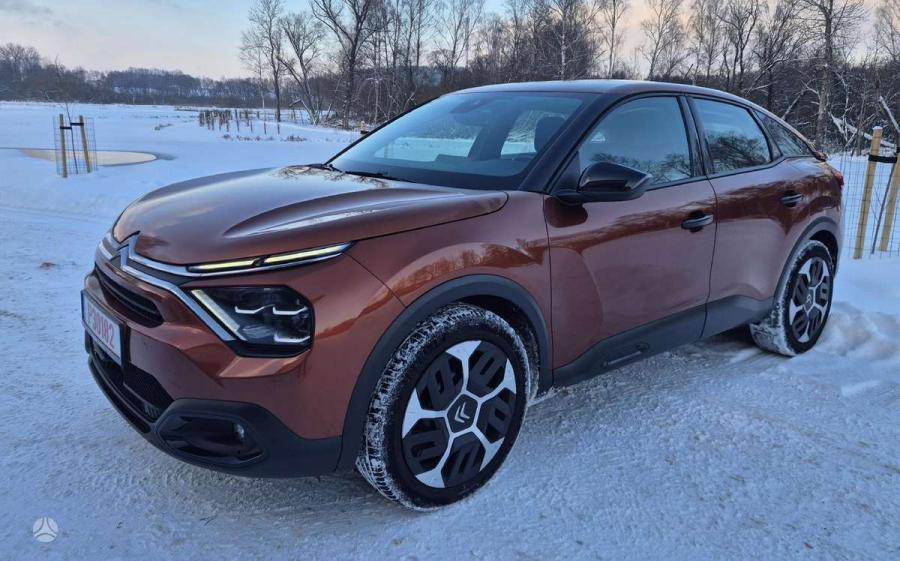 Orange Citroen C4 2022 in Utena, with an engine capacity of 1.20 L and mileage of 188 thousand km for 9995 €, photo 1 on AUTOMOTO.COM.LV