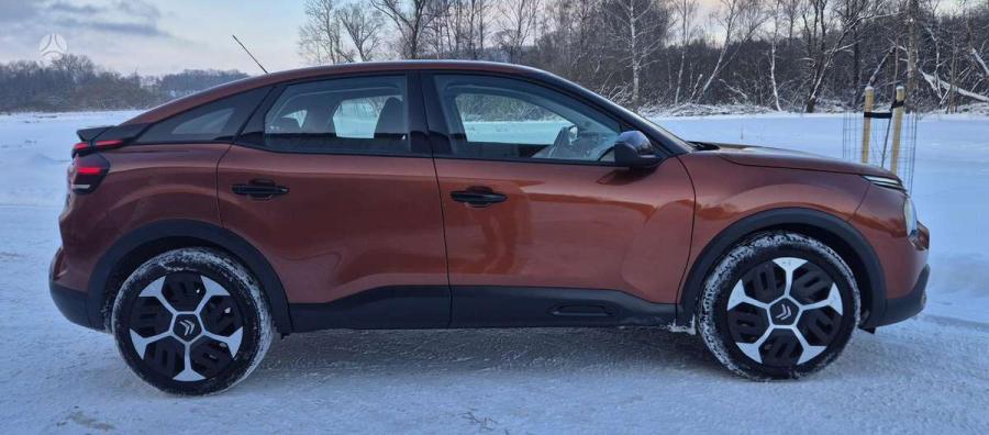 Orange Citroen C4 2022 in Utena, with an engine capacity of 1.20 L and mileage of 188 thousand km for 9995 €, photo 9 on AUTOMOTO.COM.LV