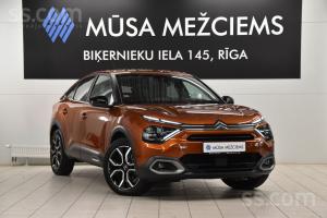 Orange Citroen C4 2022 in Riga, with an engine capacity of 0.00 L and mileage of 11 thousand km for 21990 €, photo 4 on AUTOMOTO.COM.LV