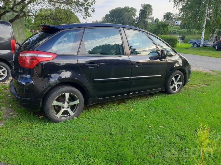 Black Citroen c4-picasso 2007 in Preili, with an engine capacity of 1.60 L and mileage of 500 thousand km for 1400 €, photo 1 on AUTOMOTO.COM.LV