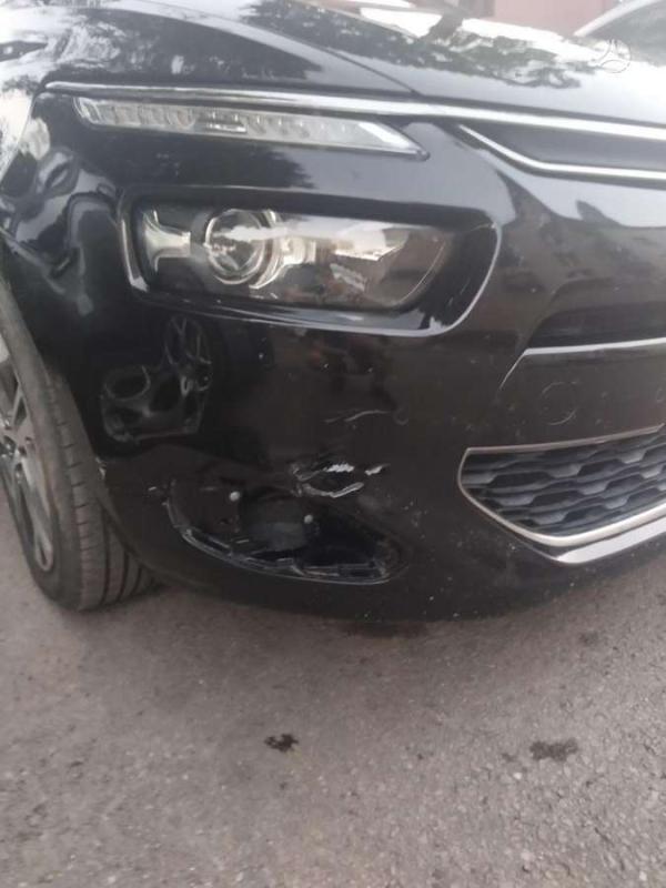 Black Citroen c4-picasso 2013 in Taurage, with an engine capacity of 1.56 L and mileage of 276 thousand km for 3300 €, photo 3 on AUTOMOTO.COM.LV