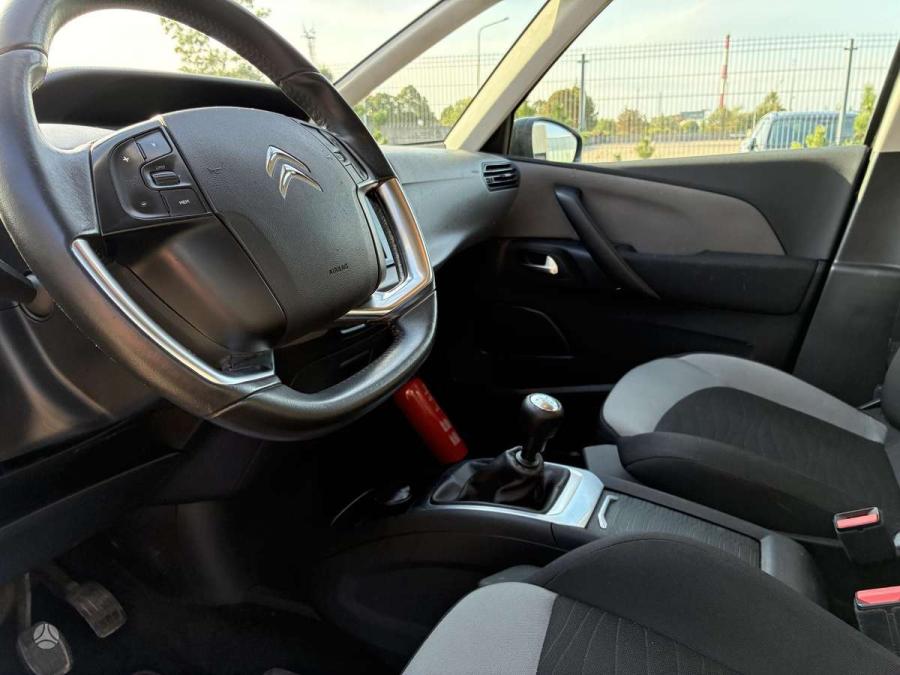 Melns Citroen c4-picasso 2014 Šauļi, ar dzinēja tilpumu 1.56 L un nobraukumu 304 tūkst. km par 4250 €, foto 10 vietnē AUTOMOTO.COM.LV