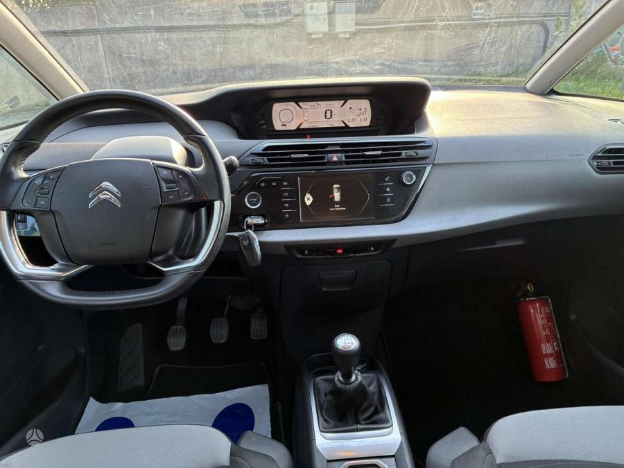 Melns Citroen c4-picasso 2014 Šauļi, ar dzinēja tilpumu 1.56 L un nobraukumu 304 tūkst. km par 4250 €, foto 11 vietnē AUTOMOTO.COM.LV