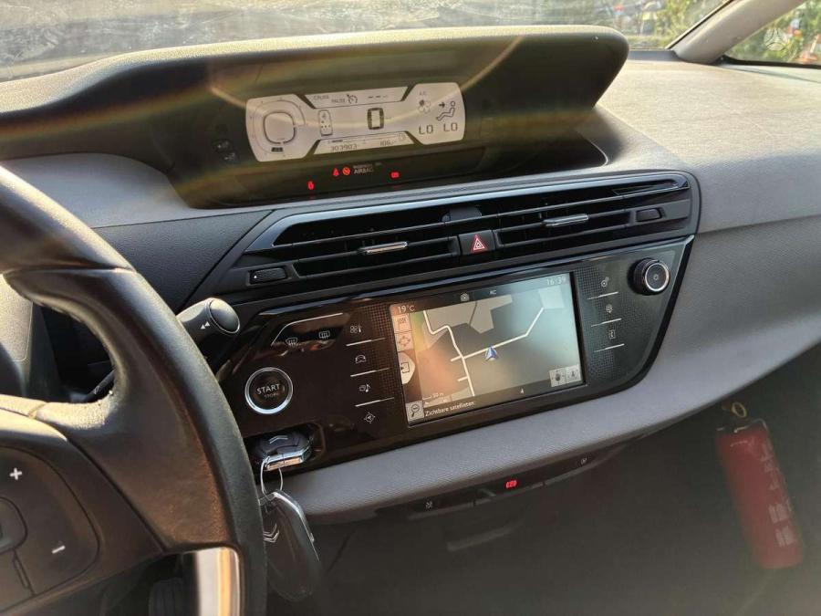 Melns Citroen c4-picasso 2014 Šauļi, ar dzinēja tilpumu 1.56 L un nobraukumu 304 tūkst. km par 4250 €, foto 14 vietnē AUTOMOTO.COM.LV