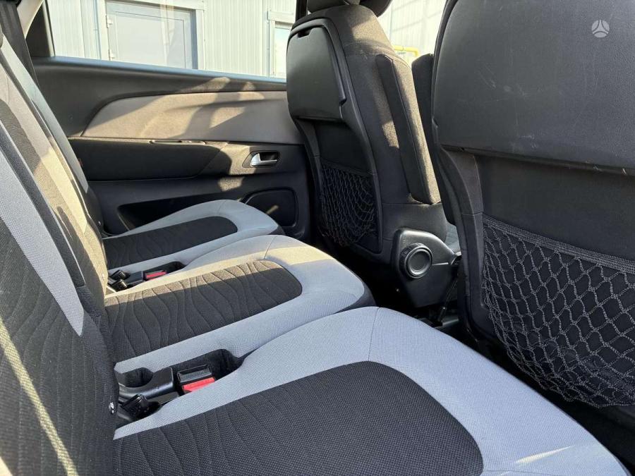 Melns Citroen c4-picasso 2014 Šauļi, ar dzinēja tilpumu 1.56 L un nobraukumu 304 tūkst. km par 4250 €, foto 20 vietnē AUTOMOTO.COM.LV