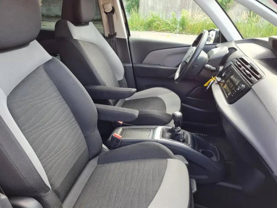 Melns Citroen c4-picasso 2015 Ogre, ar dzinēja tilpumu 1.20 L un nobraukumu 145 tūkst. km par 6550 €, foto 23 vietnē AUTOMOTO.COM.LV