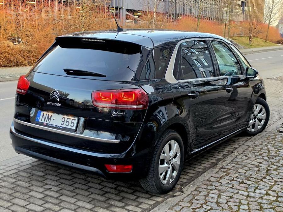 Black Citroen c4-picasso 2017 in Riga, with an engine capacity of 1.60 L and mileage of 167 thousand km for 8900 €, photo 5 on AUTOMOTO.COM.LV