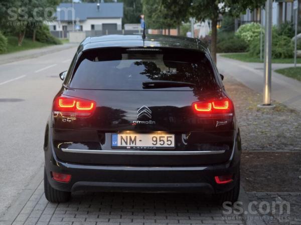Black Citroen c4-picasso 2017 in Riga, with an engine capacity of 1.60 L and mileage of 167 thousand km for 8900 €, photo 6 on AUTOMOTO.COM.LV
