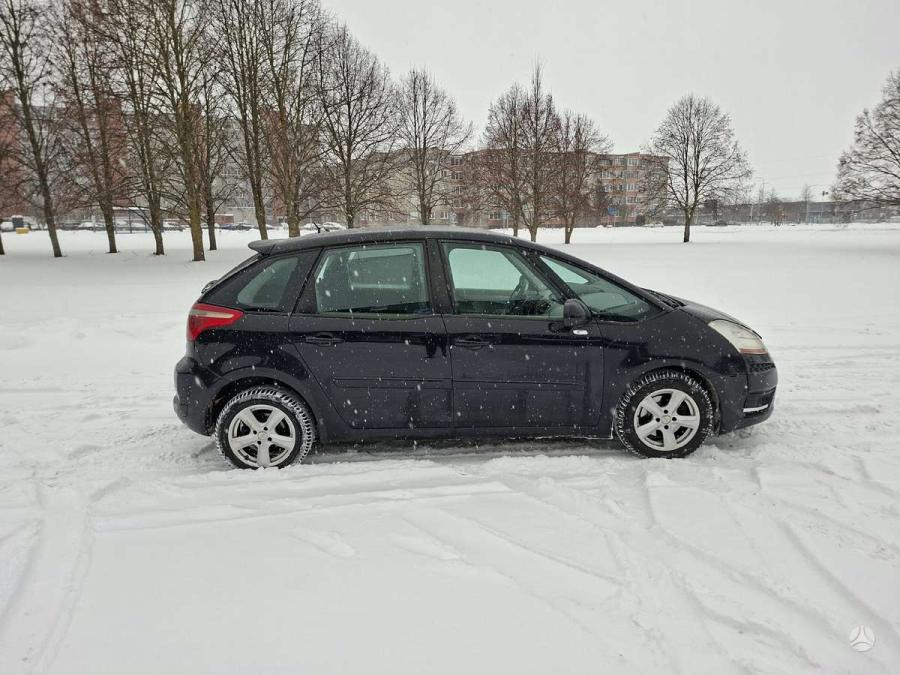 Melns Citroen c4-picasso 2007 Šauļi, ar dzinēja tilpumu 2.00 L un nobraukumu 270 tūkst. km par 1600 €, foto 3 vietnē AUTOMOTO.COM.LV
