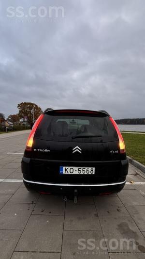 Black Citroen c4-picasso 2007 in Ogre, with an engine capacity of 1.60 L and mileage of 282 thousand km for 2499 €, photo 3 on AUTOMOTO.COM.LV