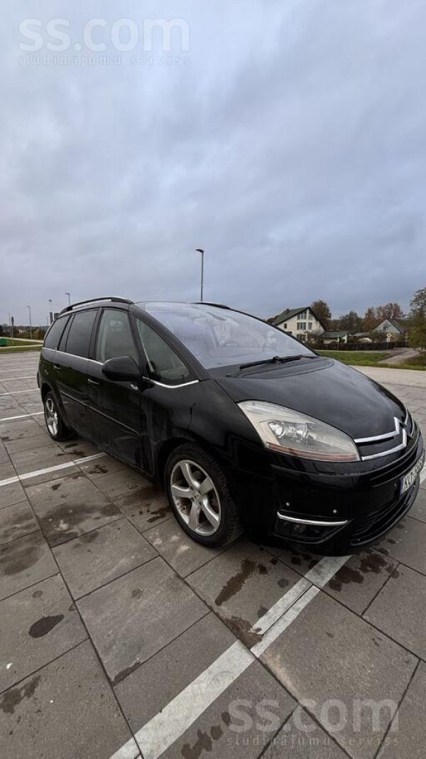 Black Citroen c4-picasso 2007 in Ogre, with an engine capacity of 1.60 L and mileage of 282 thousand km for 2499 €, photo 4 on AUTOMOTO.COM.LV