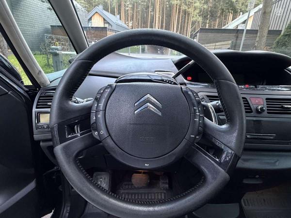 Melns Citroen c4-picasso 2008 Viļņa, ar dzinēja tilpumu 2.00 L un nobraukumu 333 tūkst. km par 900 €, foto 8 vietnē AUTOMOTO.COM.LV