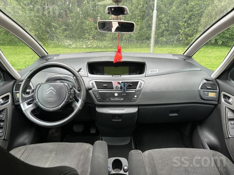 Black Citroen c4-picasso 2008 in Riga, with an engine capacity of 1.60 L and mileage of 404 thousand km for 2200 €, photo 7 on AUTOMOTO.COM.LV