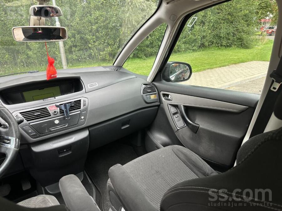 Black Citroen c4-picasso 2008 in Riga, with an engine capacity of 1.60 L and mileage of 404 thousand km for 2200 €, photo 9 on AUTOMOTO.COM.LV