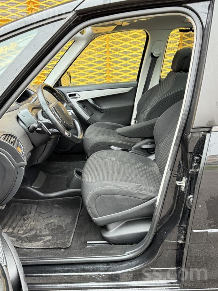 Melns Citroen c4-picasso 2009 Ogre, ar dzinēja tilpumu 2.00 L un nobraukumu 243 tūkst. km par 3995 €, foto 11 vietnē AUTOMOTO.COM.LV