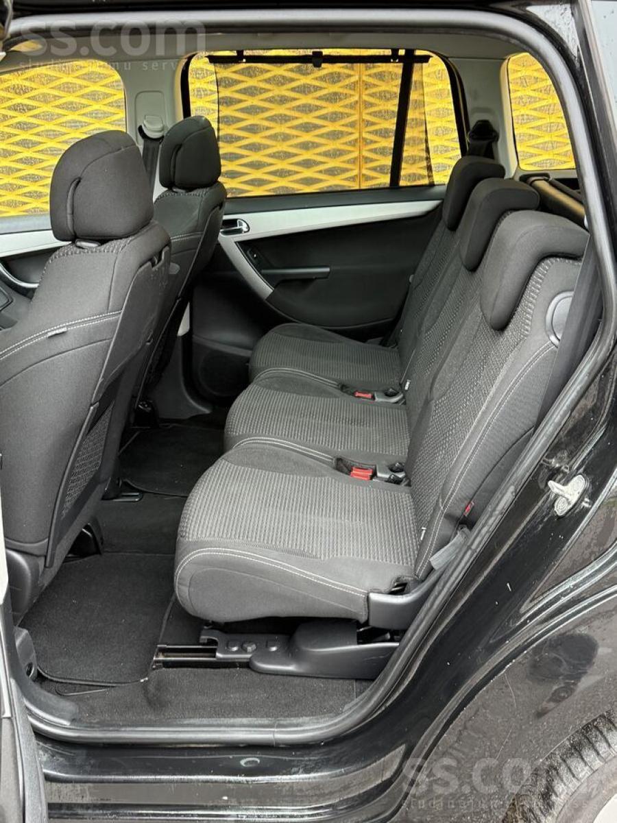 Melns Citroen c4-picasso 2009 Ogre, ar dzinēja tilpumu 2.00 L un nobraukumu 243 tūkst. km par 3995 €, foto 12 vietnē AUTOMOTO.COM.LV