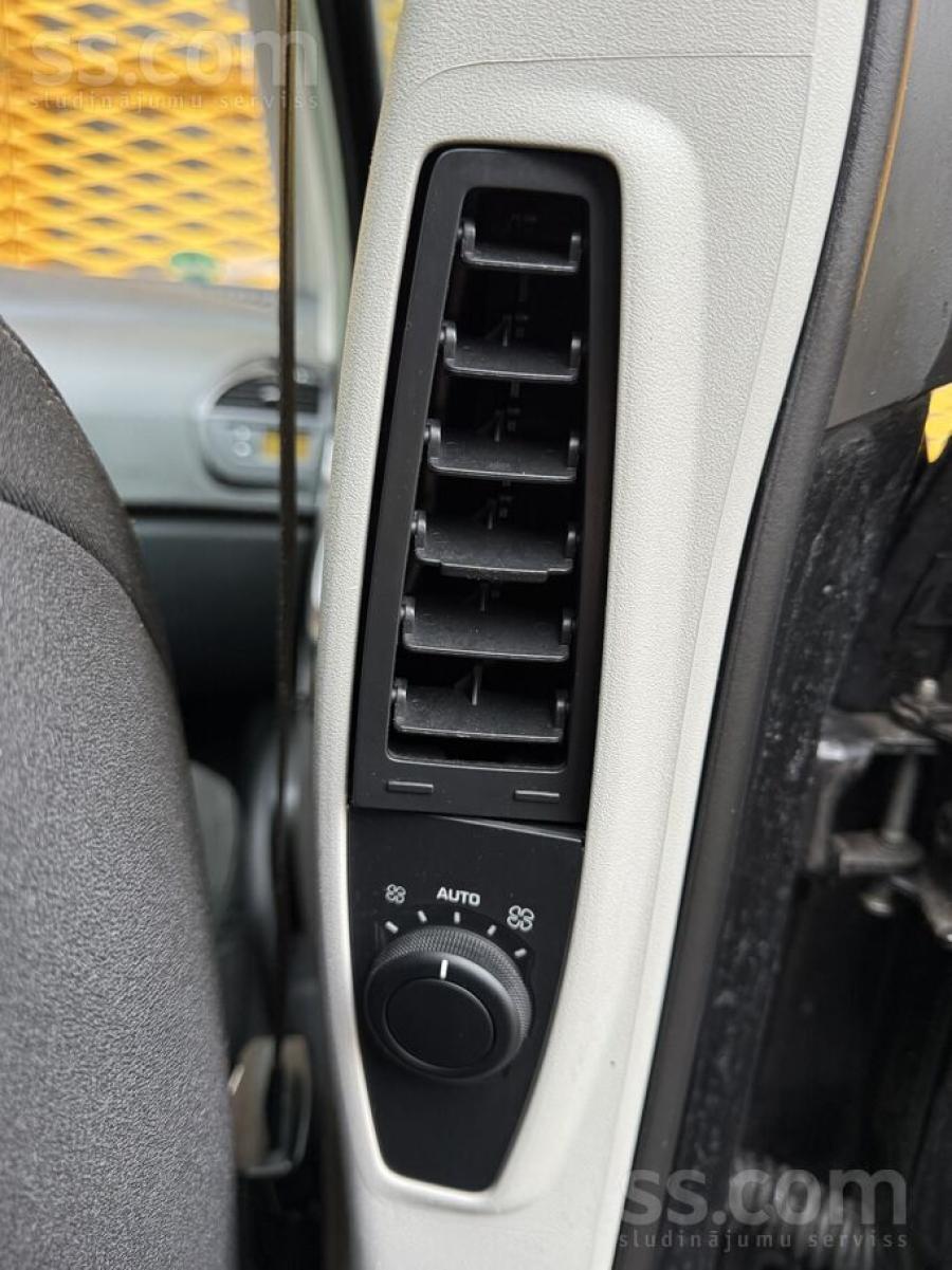 Melns Citroen c4-picasso 2009 Ogre, ar dzinēja tilpumu 2.00 L un nobraukumu 243 tūkst. km par 3995 €, foto 24 vietnē AUTOMOTO.COM.LV