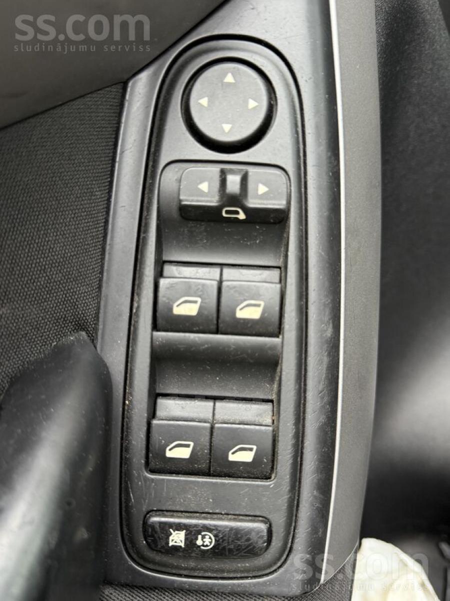 Melns Citroen c4-picasso 2009 Ogre, ar dzinēja tilpumu 2.00 L un nobraukumu 243 tūkst. km par 3995 €, foto 25 vietnē AUTOMOTO.COM.LV