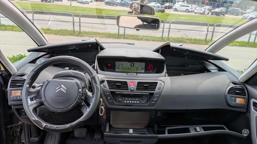 Melns Citroen c4-picasso 2009 Kauņa, ar dzinēja tilpumu 1.56 L un nobraukumu 311 tūkst. km par 1400 €, foto 26 vietnē AUTOMOTO.COM.LV
