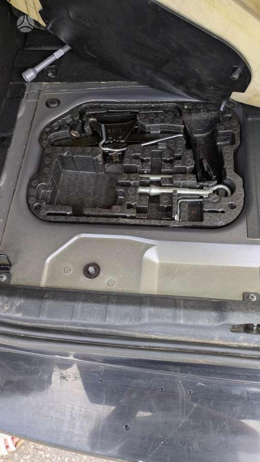 Melns Citroen c4-picasso 2009 Kauņa, ar dzinēja tilpumu 1.56 L un nobraukumu 311 tūkst. km par 1400 €, foto 30 vietnē AUTOMOTO.COM.LV