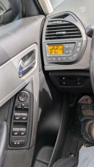 Melns Citroen c4-picasso 2009 Kauņa, ar dzinēja tilpumu 1.56 L un nobraukumu 311 tūkst. km par 1400 €, foto 33 vietnē AUTOMOTO.COM.LV