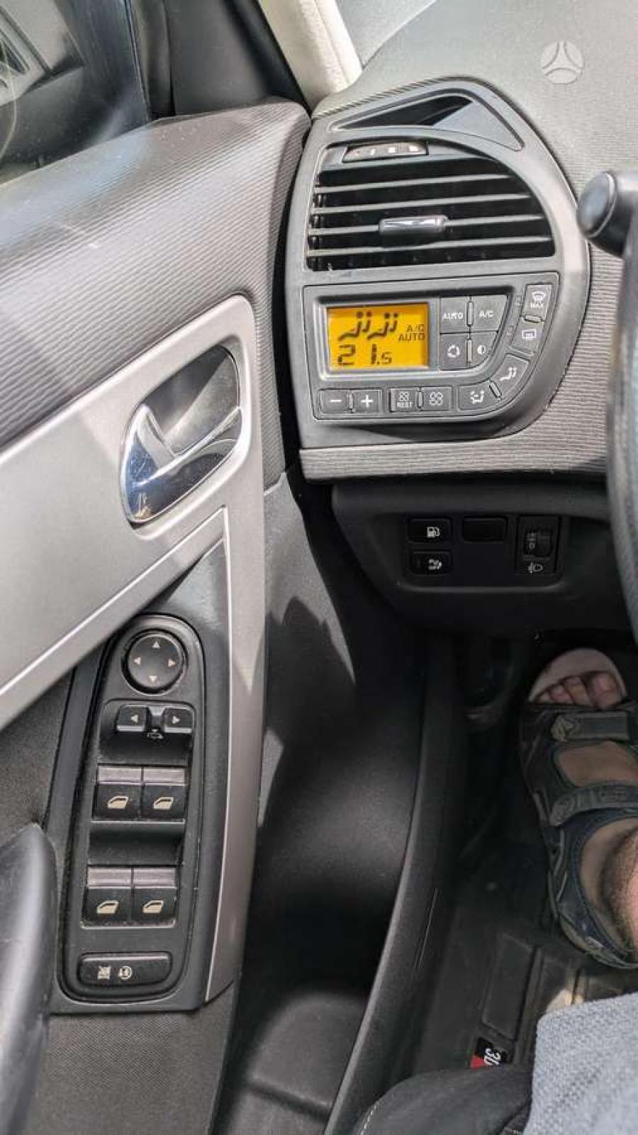 Melns Citroen c4-picasso 2009 Kauņa, ar dzinēja tilpumu 1.56 L un nobraukumu 311 tūkst. km par 1400 €, foto 33 vietnē AUTOMOTO.COM.LV