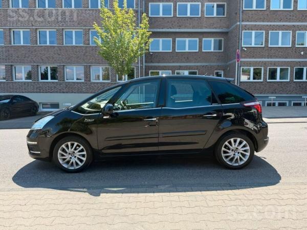 Black Citroen c4-picasso 2009 in Ogre, with an engine capacity of 2.00 L and mileage of 263 thousand km for 3599 €, photo 4 on AUTOMOTO.COM.LV