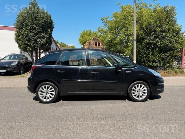 Black Citroen c4-picasso 2009 in Ogre, with an engine capacity of 2.00 L and mileage of 263 thousand km for 3599 €, photo 7 on AUTOMOTO.COM.LV