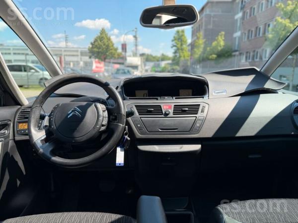 Black Citroen c4-picasso 2009 in Ogre, with an engine capacity of 2.00 L and mileage of 263 thousand km for 3599 €, photo 10 on AUTOMOTO.COM.LV
