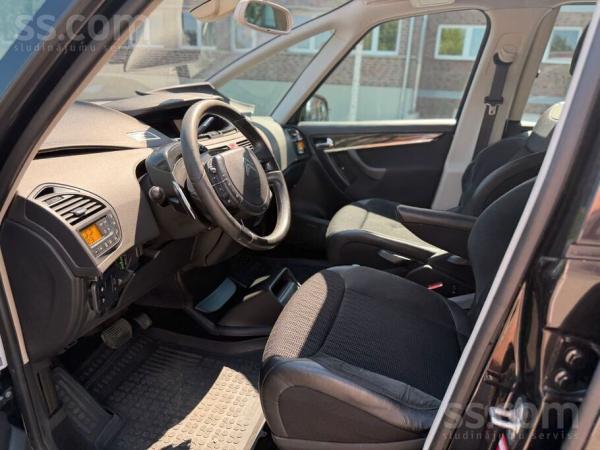 Black Citroen c4-picasso 2009 in Ogre, with an engine capacity of 2.00 L and mileage of 263 thousand km for 3599 €, photo 11 on AUTOMOTO.COM.LV