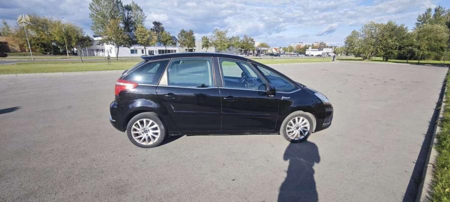 Melns Citroen c4-picasso 2009 Panevēža, ar dzinēja tilpumu 1.56 L un nobraukumu 264 tūkst. km par 1800 €, foto 5 vietnē AUTOMOTO.COM.LV