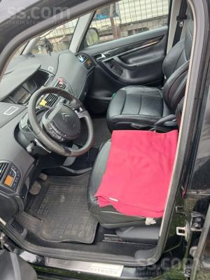 Melns Citroen c4-picasso 2010 Rīga, ar dzinēja tilpumu 2.00 L un nobraukumu 345 tūkst. km par 1400 €, foto 3 vietnē AUTOMOTO.COM.LV