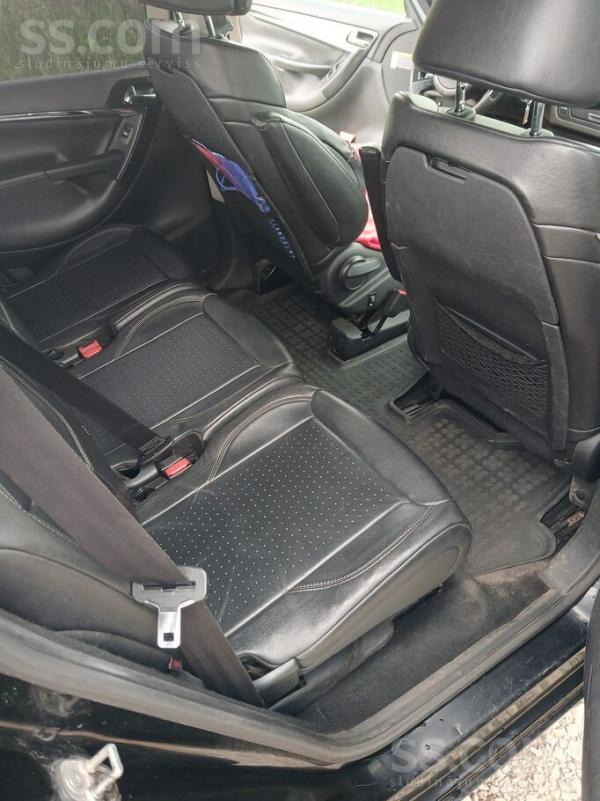 Black Citroen c4-picasso 2010 in Riga, with an engine capacity of 2.00 L and mileage of 345 thousand km for 1400 €, photo 5 on AUTOMOTO.COM.LV