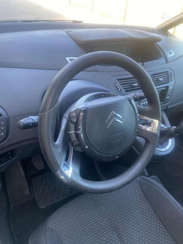 Melns Citroen c4-picasso 2010 Šauļi, ar dzinēja tilpumu 1.60 L un nobraukumu 285 tūkst. km par 1350 €, foto 8 vietnē AUTOMOTO.COM.LV