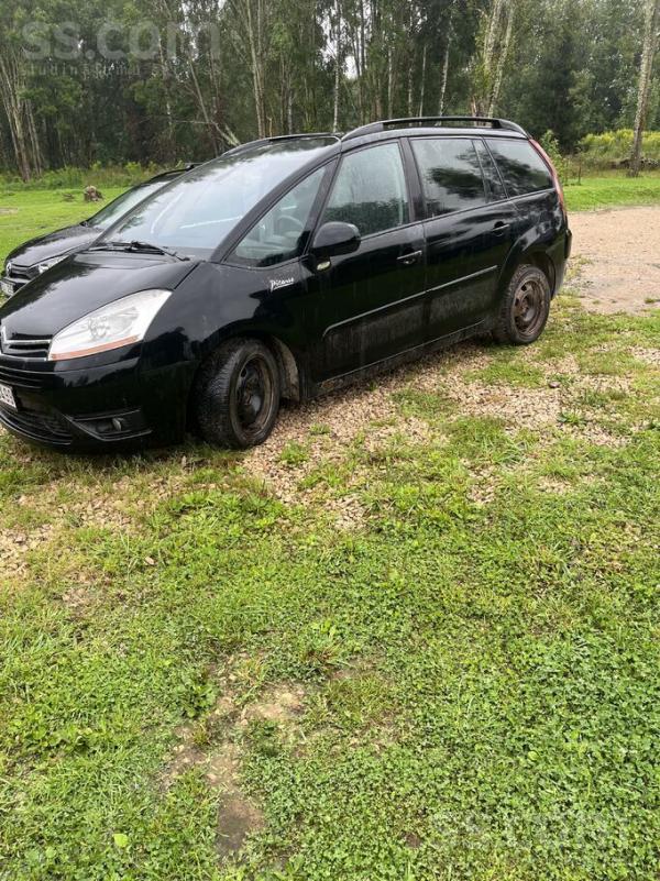 Black Citroen c4-picasso 2010 in Riga, with an engine capacity of 1.60 L and mileage of 320 thousand km for 1250 €, photo 1 on AUTOMOTO.COM.LV