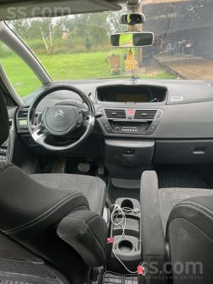 Melns Citroen c4-picasso 2010 Rīga, ar dzinēja tilpumu 1.60 L un nobraukumu 320 tūkst. km par 1250 €, foto 3 vietnē AUTOMOTO.COM.LV