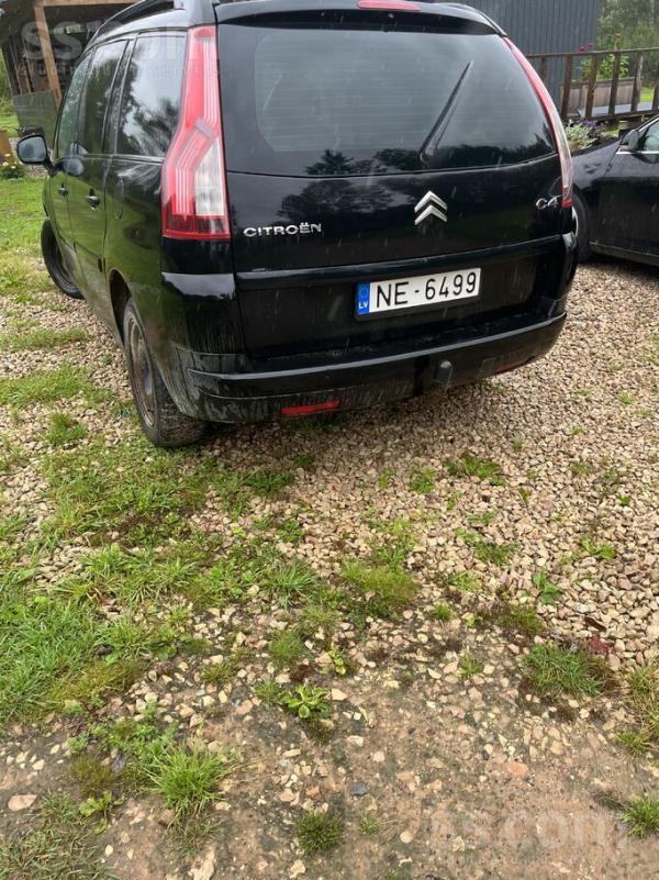 Black Citroen c4-picasso 2010 in Riga, with an engine capacity of 1.60 L and mileage of 320 thousand km for 1250 €, photo 4 on AUTOMOTO.COM.LV
