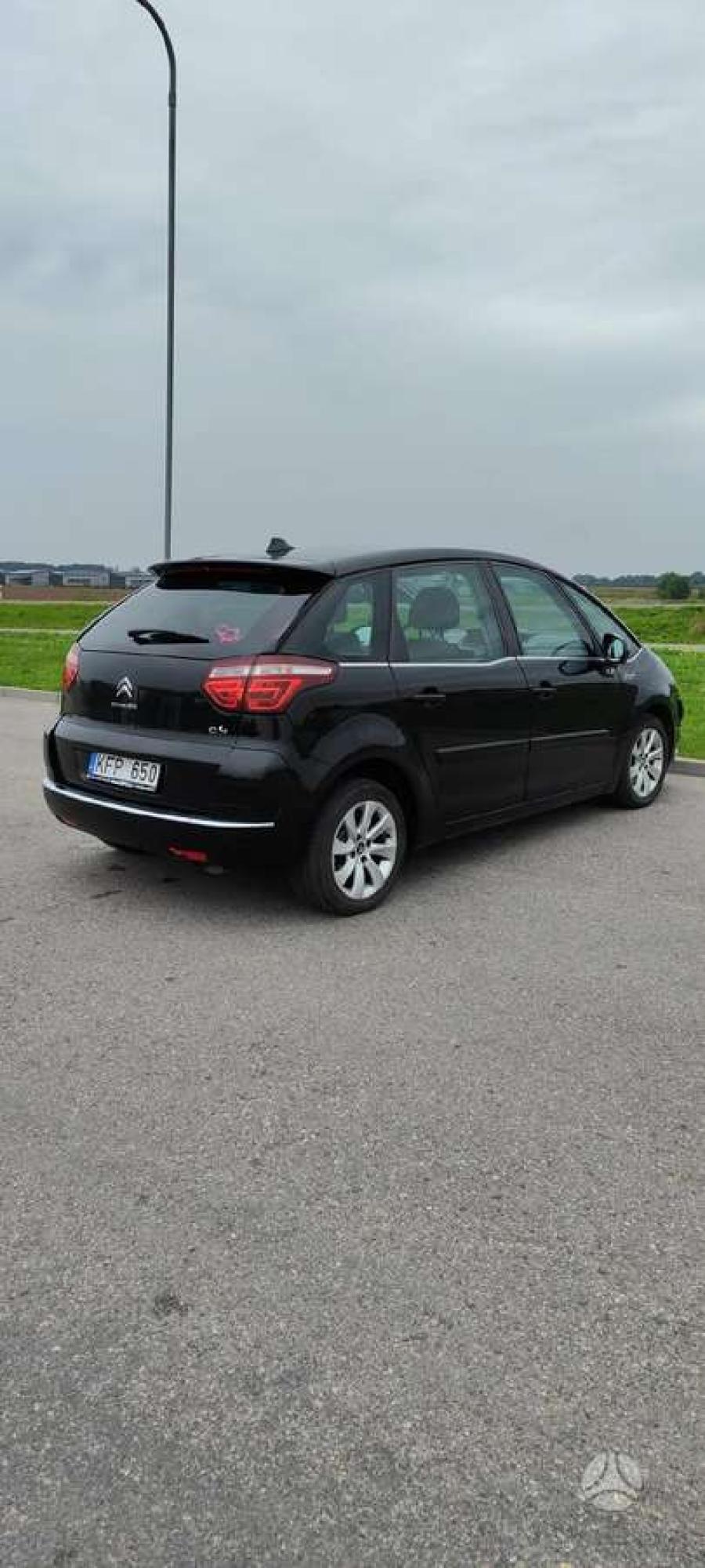 Black Citroen c4-picasso 2011 in Kaunas, with an engine capacity of 1.56 L and mileage of 370 thousand km for 4000 €, photo 1 on AUTOMOTO.COM.LV