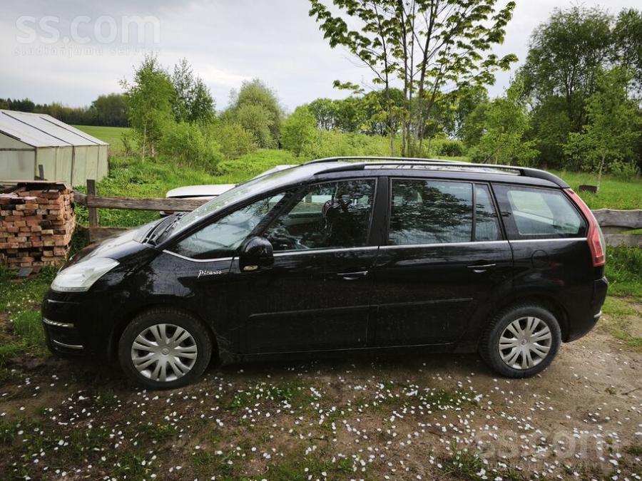 Black Citroen c4-picasso 2011 in Valmiera, with an engine capacity of 1.60 L and mileage of 251 thousand km for 1300 €, photo 3 on AUTOMOTO.COM.LV