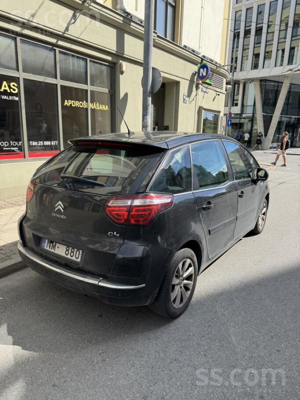 Black Citroen c4-picasso 2012 in Riga, with an engine capacity of 1.60 L and mileage of 315 thousand km for 4000 €, photo 1 on AUTOMOTO.COM.LV