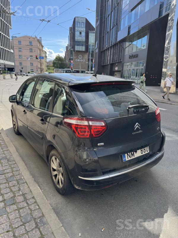 Black Citroen c4-picasso 2012 in Riga, with an engine capacity of 1.60 L and mileage of 315 thousand km for 4000 €, photo 6 on AUTOMOTO.COM.LV
