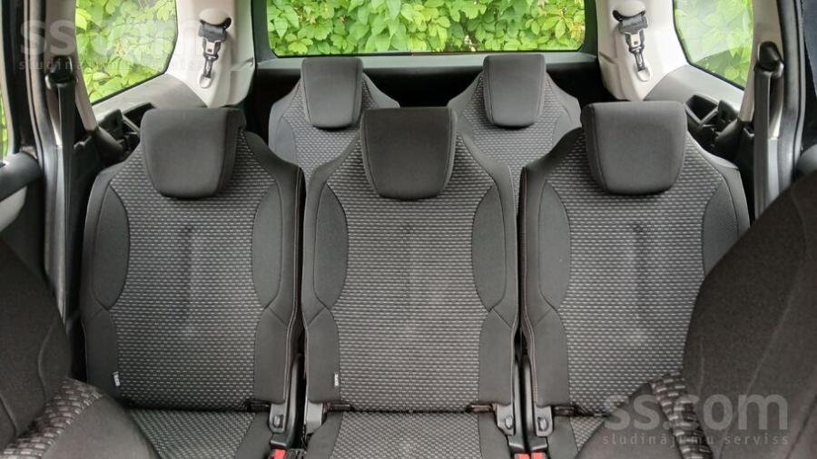 Black Citroen c4-picasso 2012 in Cesis, with an engine capacity of 1.60 L and mileage of 289 thousand km for 3900 €, photo 9 on AUTOMOTO.COM.LV