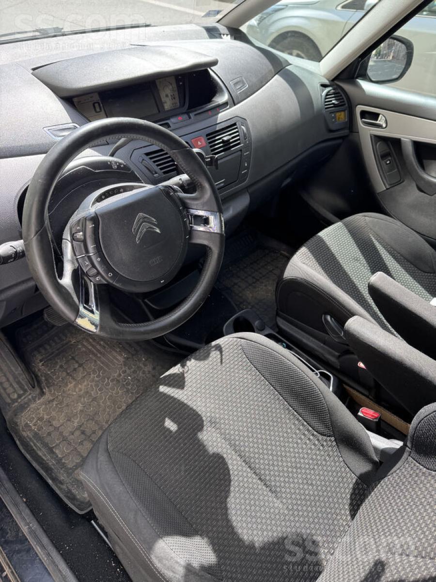 Melns Citroen c4-picasso 2012 Rīga, ar dzinēja tilpumu 1.60 L un nobraukumu 315 tūkst. km par 2750 €, foto 3 vietnē AUTOMOTO.COM.LV