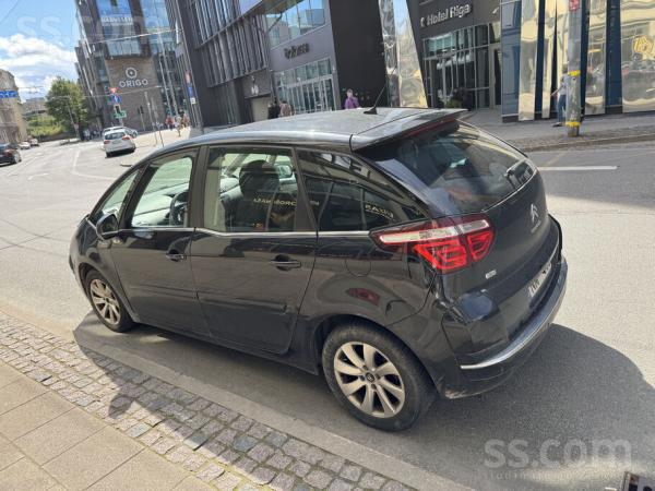 Black Citroen c4-picasso 2012 in Riga, with an engine capacity of 1.60 L and mileage of 315 thousand km for 2750 €, photo 4 on AUTOMOTO.COM.LV