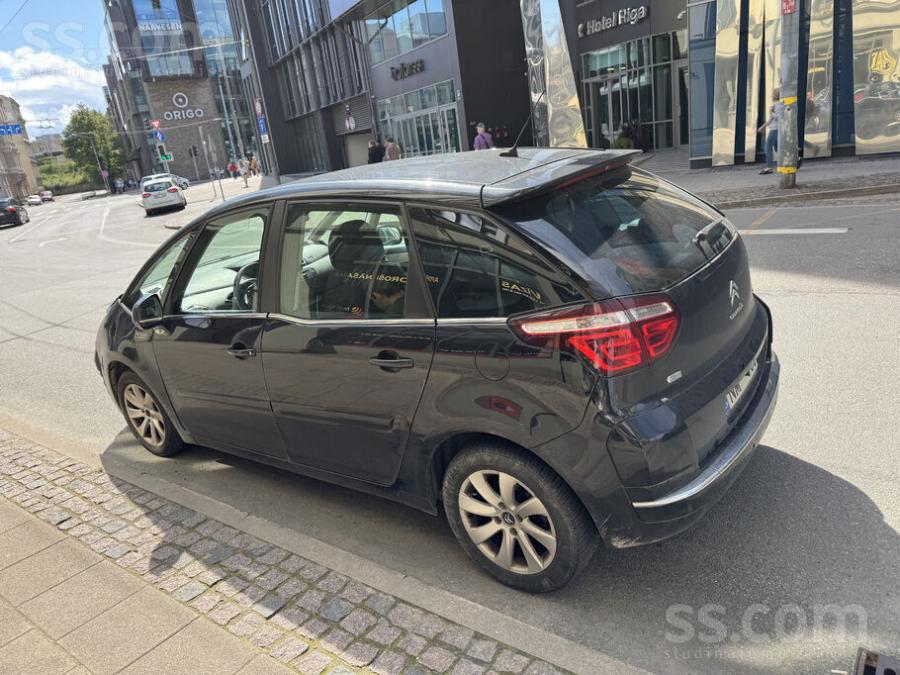 Melns Citroen c4-picasso 2012 Rīga, ar dzinēja tilpumu 1.60 L un nobraukumu 315 tūkst. km par 2750 €, foto 4 vietnē AUTOMOTO.COM.LV