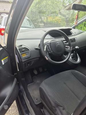 Black Citroen c4-picasso 2013 in Ariogala, with an engine capacity of 1.60 L and mileage of 288 thousand km for 2400 €, photo 4 on AUTOMOTO.COM.LV