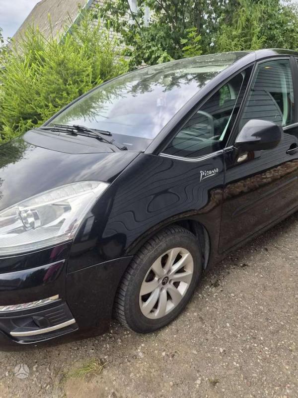 Black Citroen c4-picasso 2013 in Ariogala, with an engine capacity of 1.60 L and mileage of 288 thousand km for 2400 €, photo 5 on AUTOMOTO.COM.LV