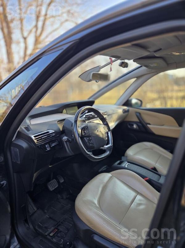 Melns Citroen c4-picasso 2014 Rīga, ar dzinēja tilpumu 1.60 L un nobraukumu 331 tūkst. km par 3999 €, foto 3 vietnē AUTOMOTO.COM.LV