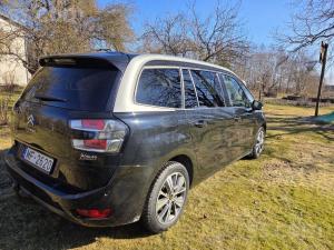 Black Citroen c4-picasso 2014 in Riga, with an engine capacity of 1.60 L and mileage of 331 thousand km for 3999 €, photo 7 on AUTOMOTO.COM.LV