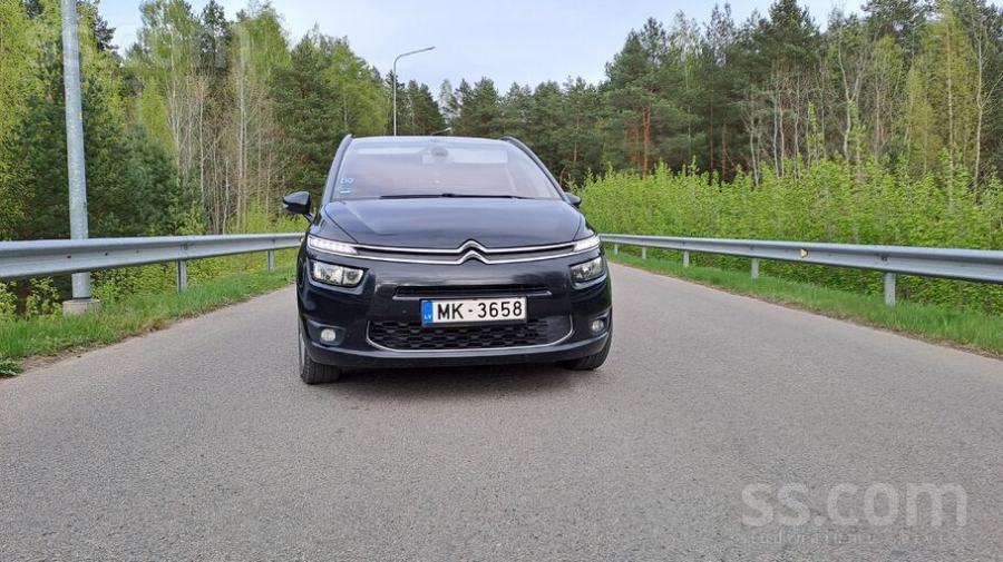 Black Citroen c4-picasso 2014 in Daugavpils, with an engine capacity of 1.60 L and mileage of 330 thousand km for 5750 €, photo 1 on AUTOMOTO.COM.LV